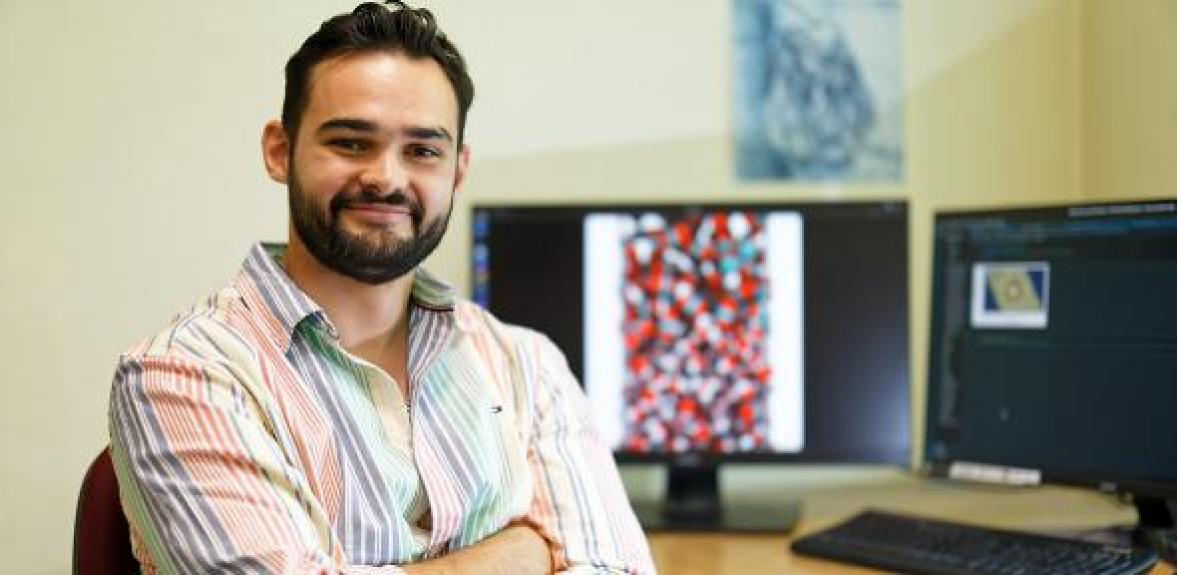 New ‘In and Out’ mechanism reveals how carbon dioxide reacts at water’s ...